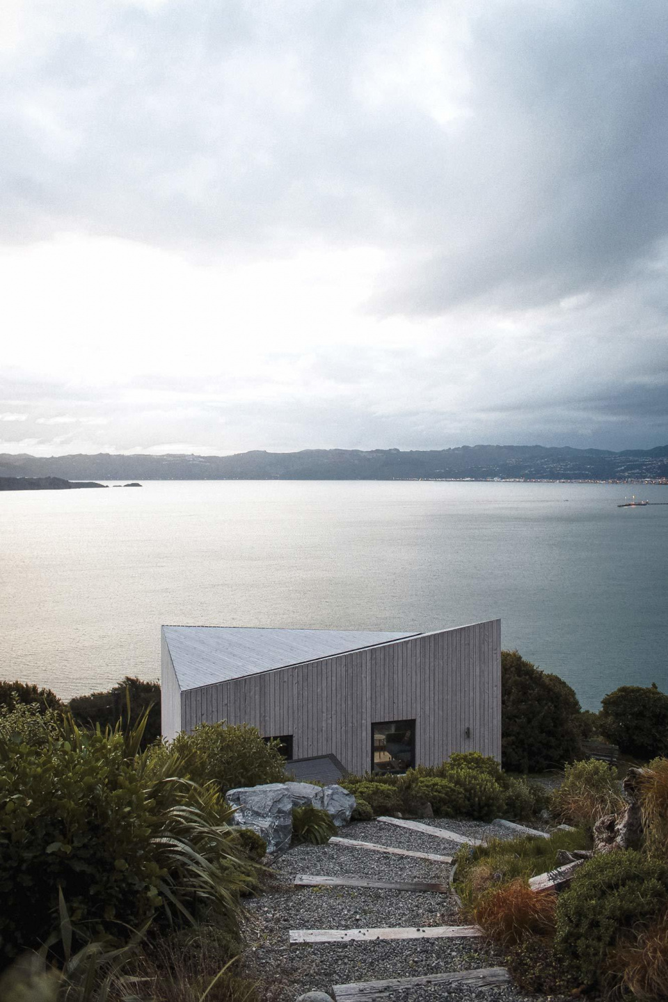 The Seagull Wing Cabin - Lower Hutt, New Zealand - Abodo Wood